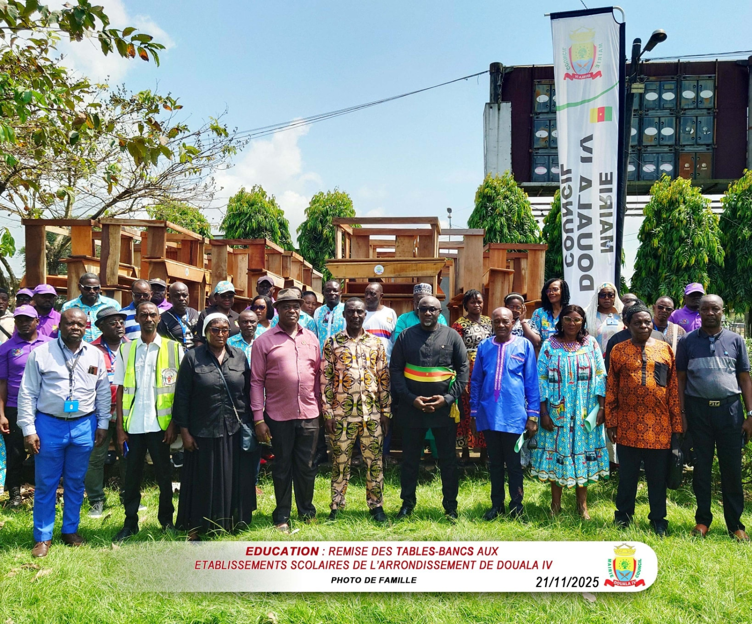 ÉDUCATION : DES TABLES-BANCS ET BUREAUX POUR LES RESPONSABLES D’ÉTABLISSEMENTS À DOUALA IV ...